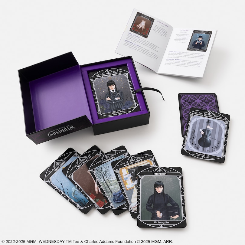 Wednesday: The Official Oracle Deck: Oracle Cards: A 52-card Deck And ...